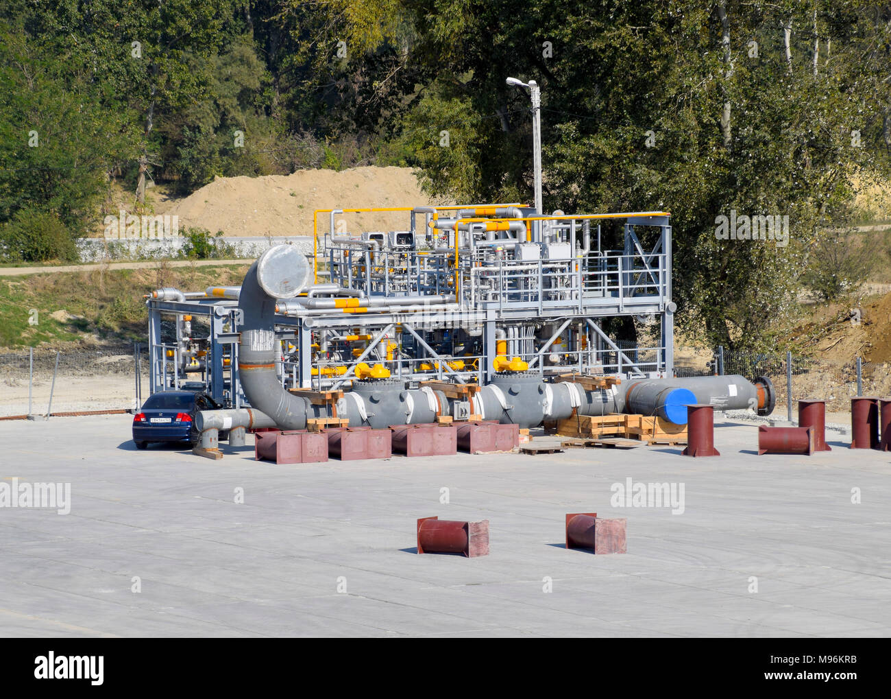 Air separation column hi-res stock photography and images - Alamy