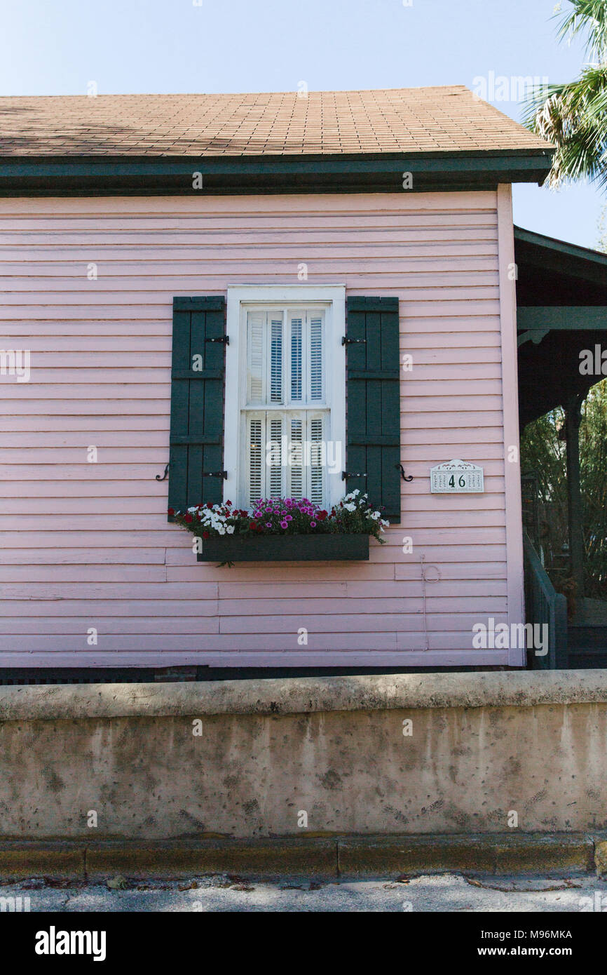Pink shutters hi-res stock photography and images - Alamy
