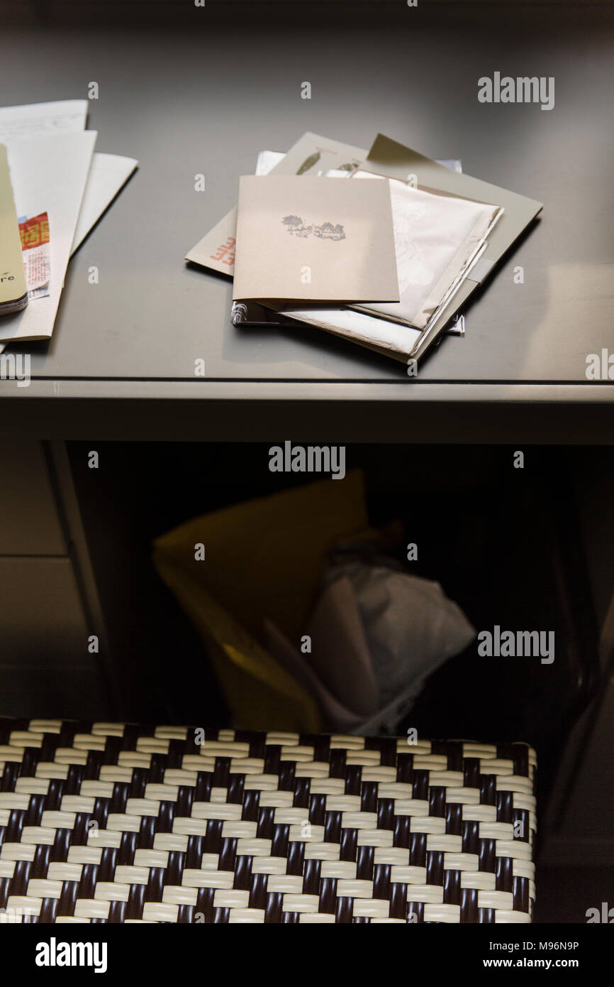 Letter writing desk hi-res stock photography and images - Alamy