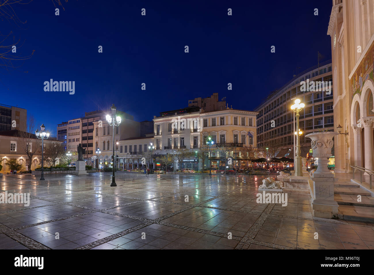 Night view of the Mitropoleos square at Athens city center, Greece ...