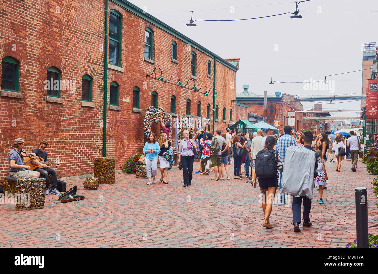 Toronto street scene hi-res stock photography and images - Alamy