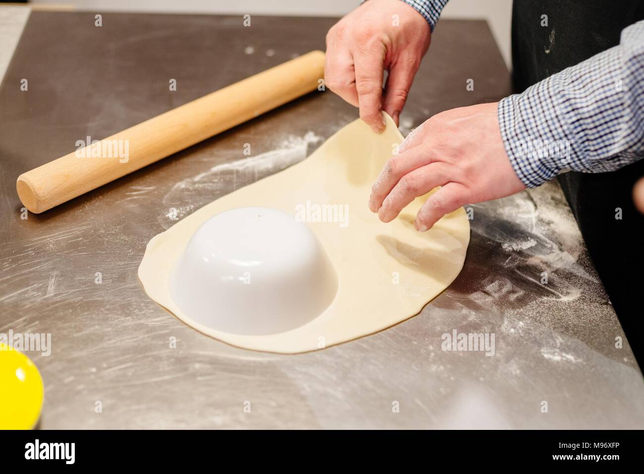 Cutting dough circles hi-res stock photography and images - Alamy