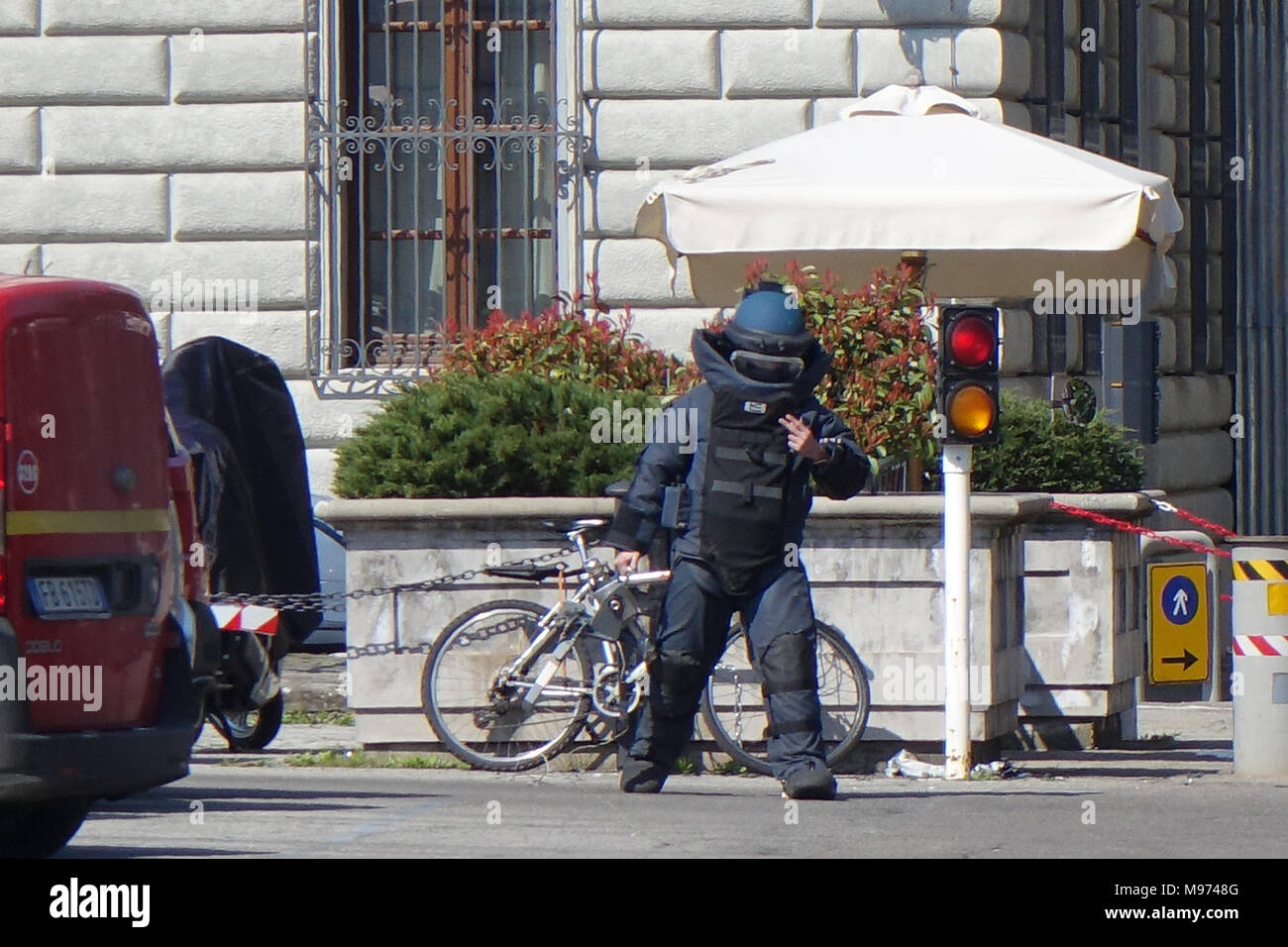 Florence, Italy. 23rd March, 2018. Florence, bomb alarm in front of the ...