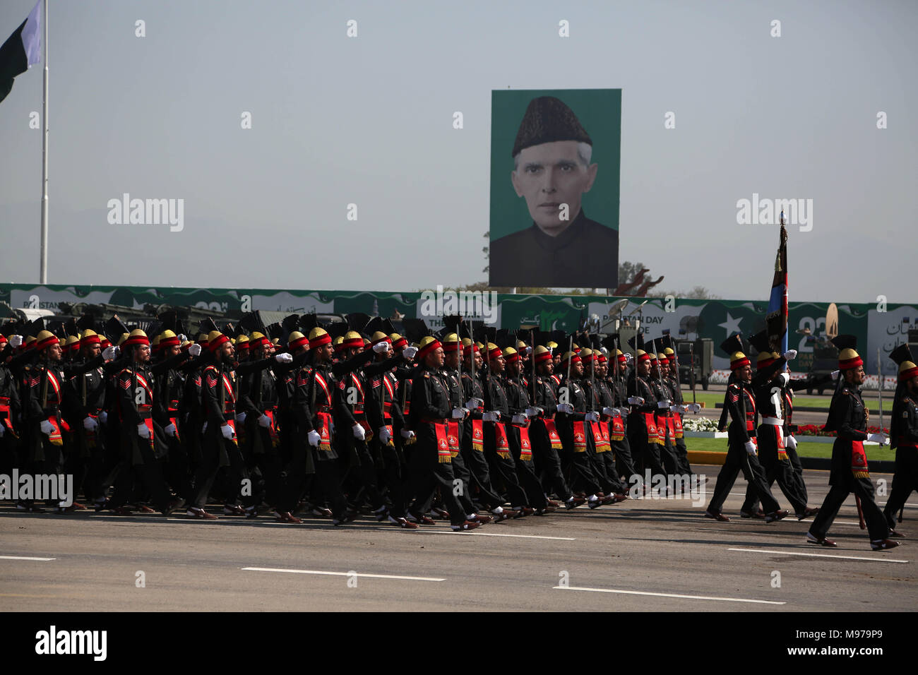 Islamabad, Pakistan . 23rd Mar, 2018. Pakistani soldiers march past ...