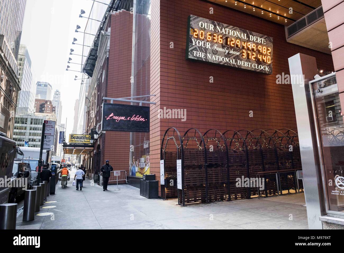 National debt clock new york hi-res stock photography and images - Alamy