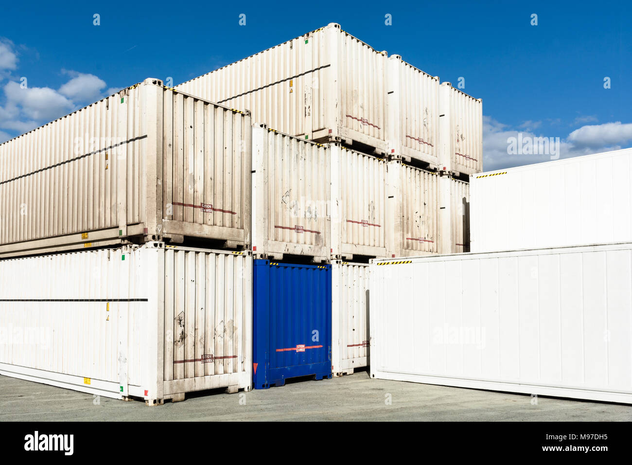 White shipping container hi-res stock photography and images - Alamy