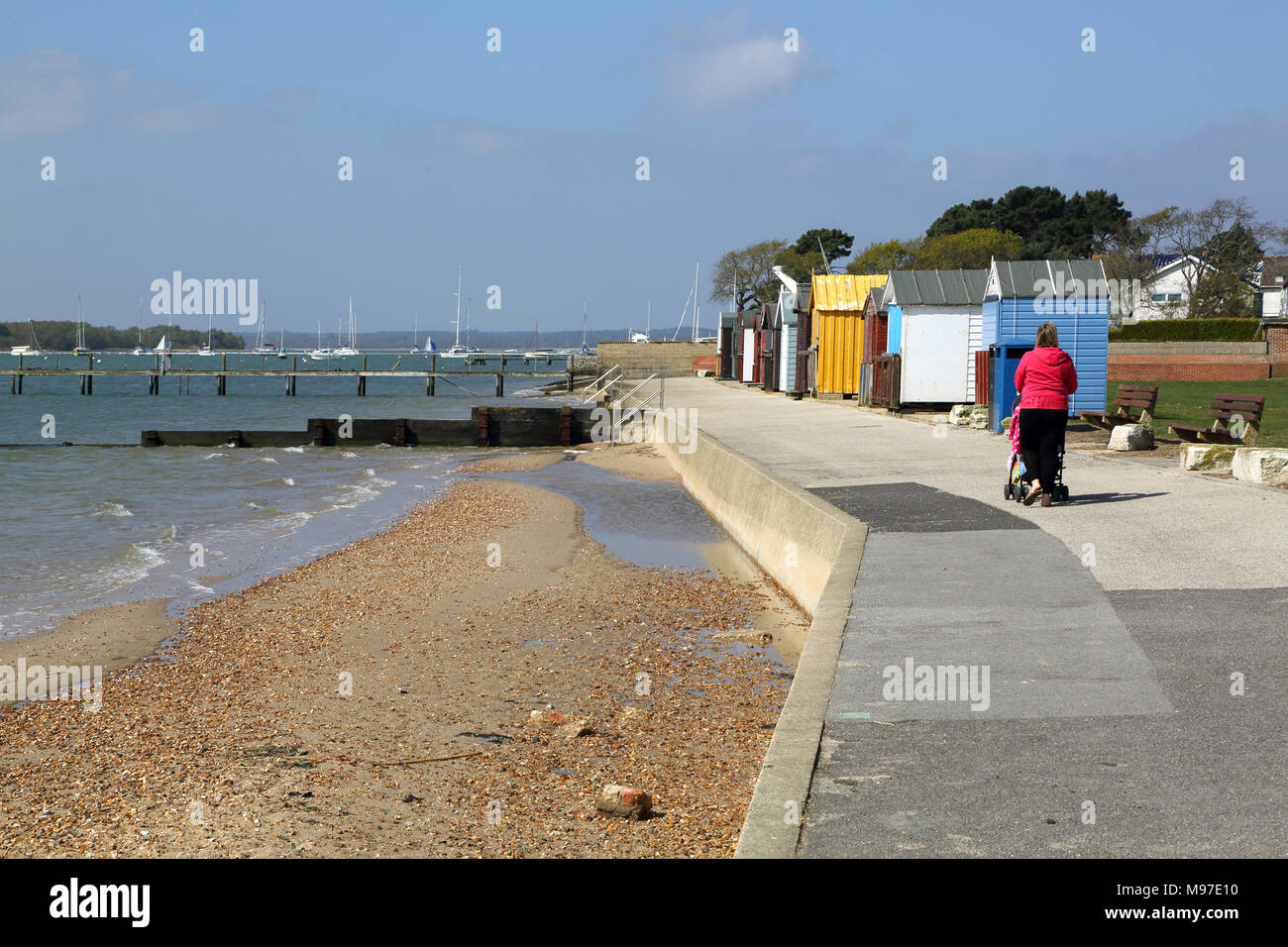 beach huts in the seaside town of poole Stock Photo - Alamy