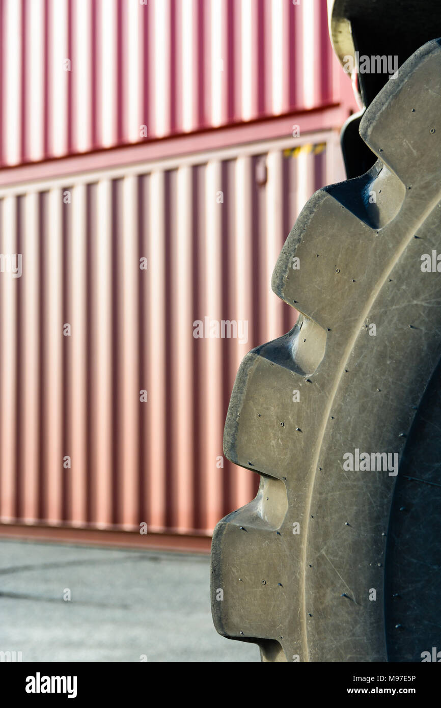 Reach stacker hi-res stock photography and images - Alamy