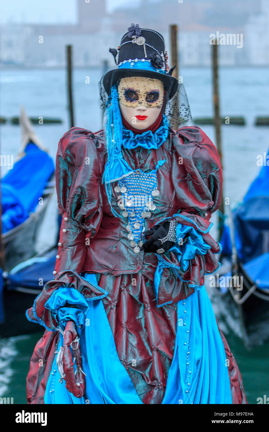 Eccentric pose hi-res stock photography and images - Alamy