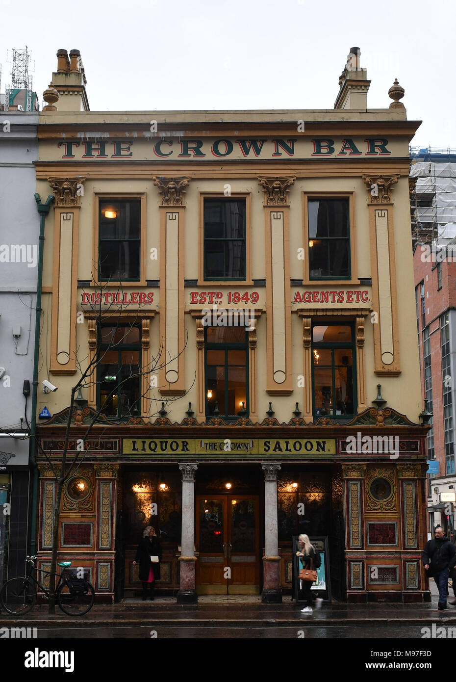 The Crown Bar in Belfast City Centre where Prince Harry and Meghan ...