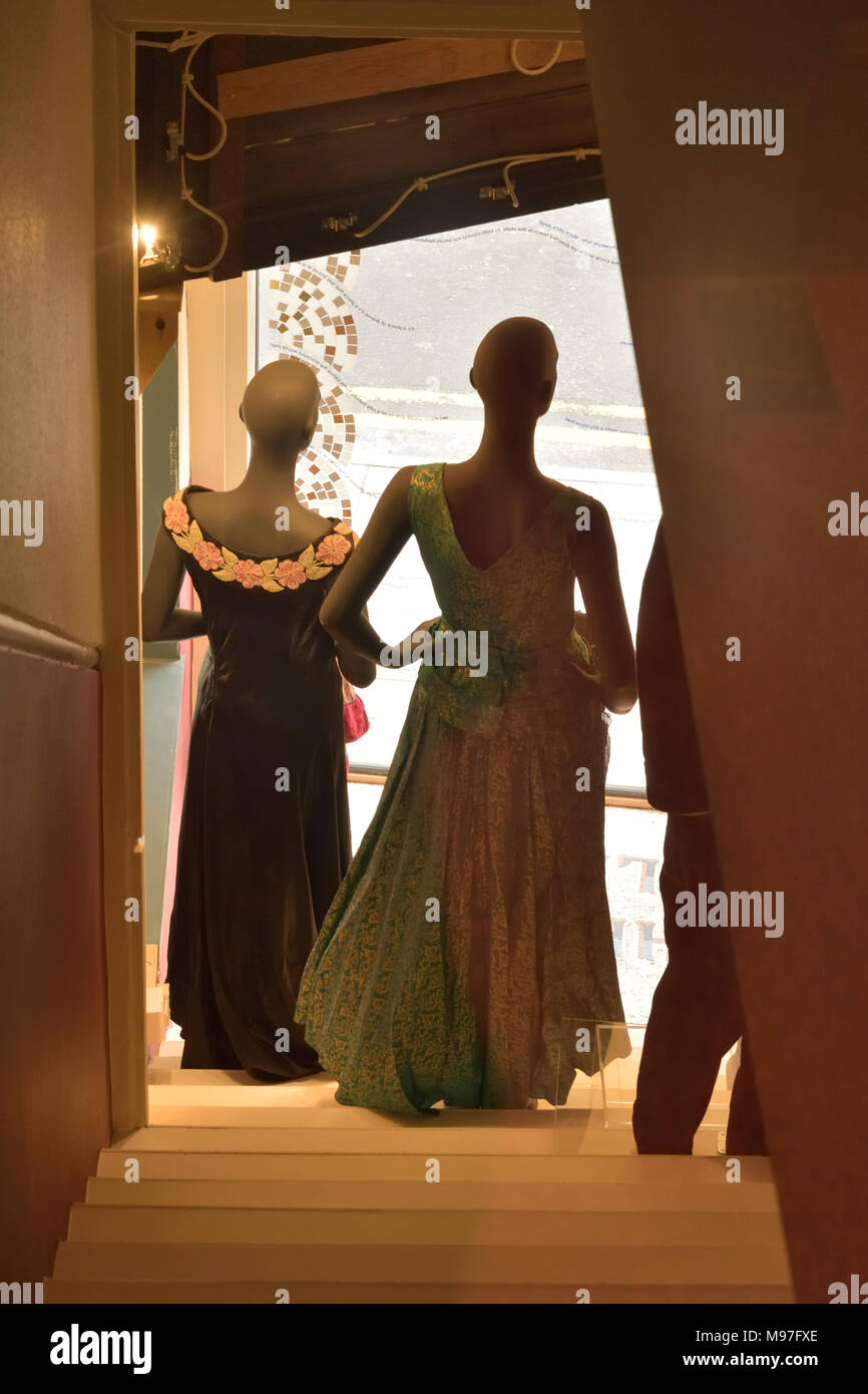 Dummy shop mannequins dummies hi-res stock photography and images - Alamy
