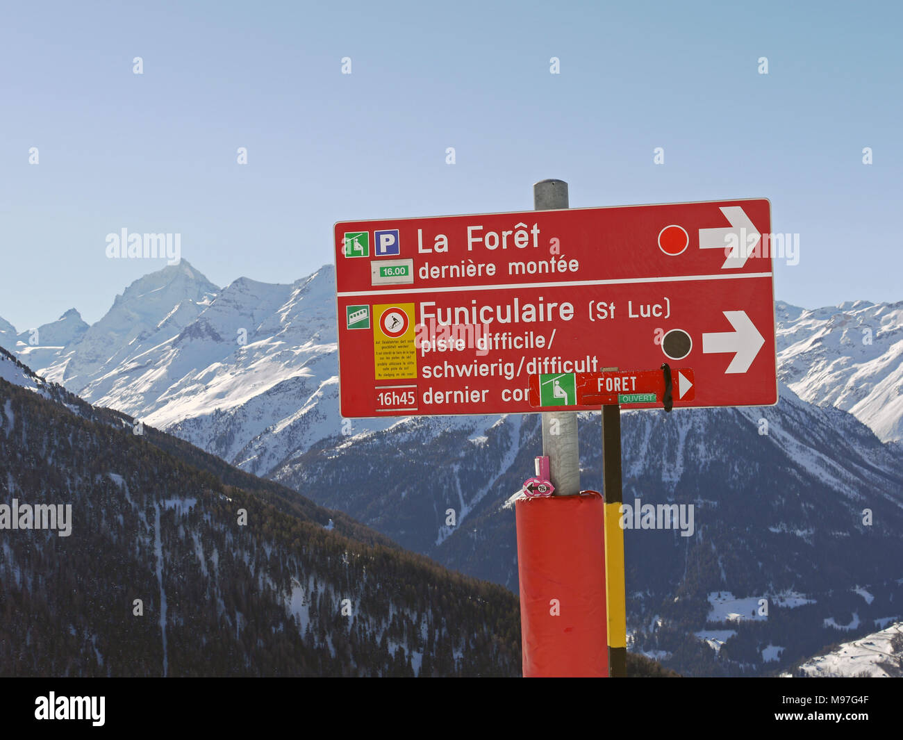 St luc ski resort hi-res stock photography and images - Alamy