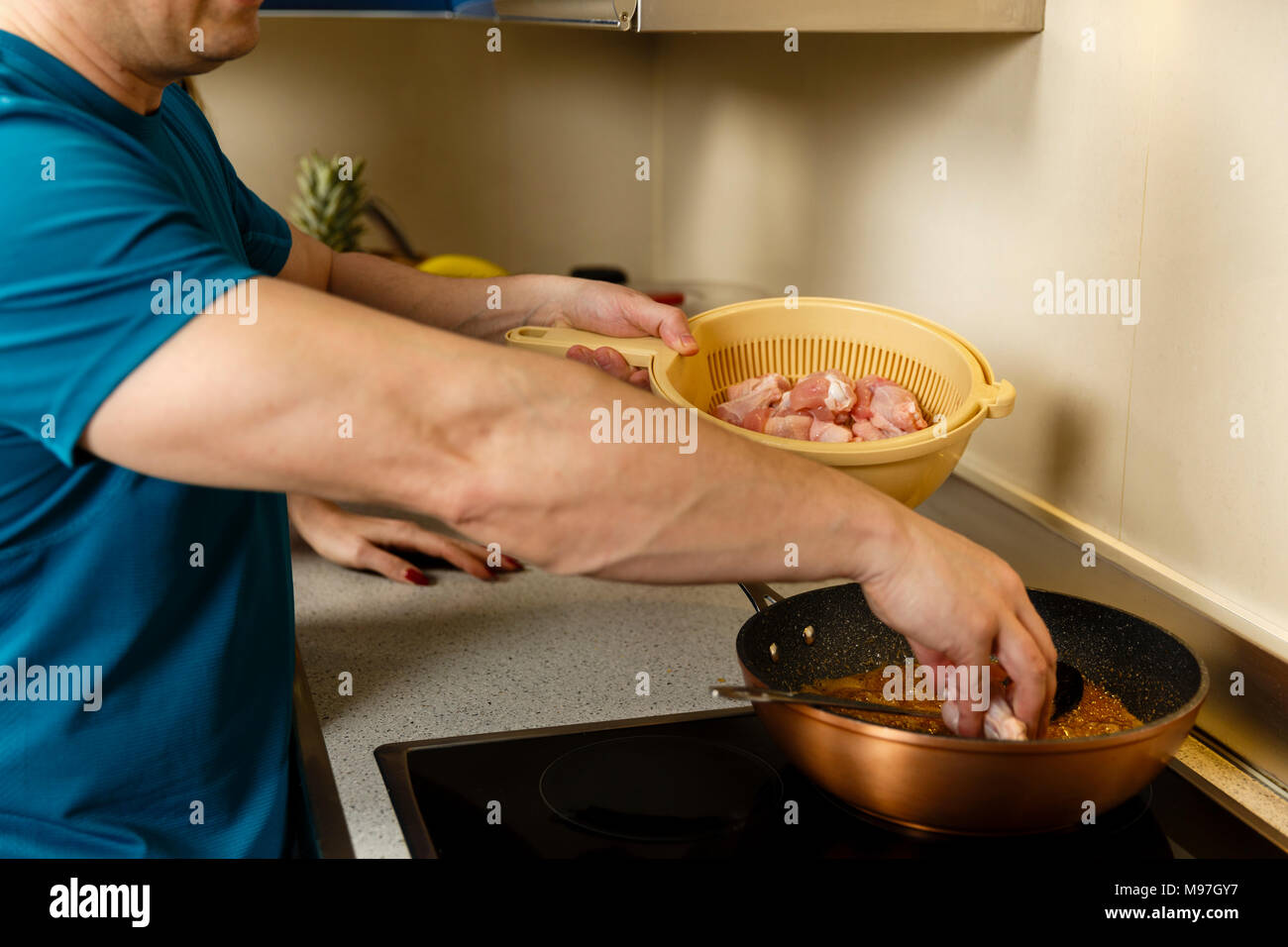 Adding vegetables in a frying pan hi-res stock photography and images ...