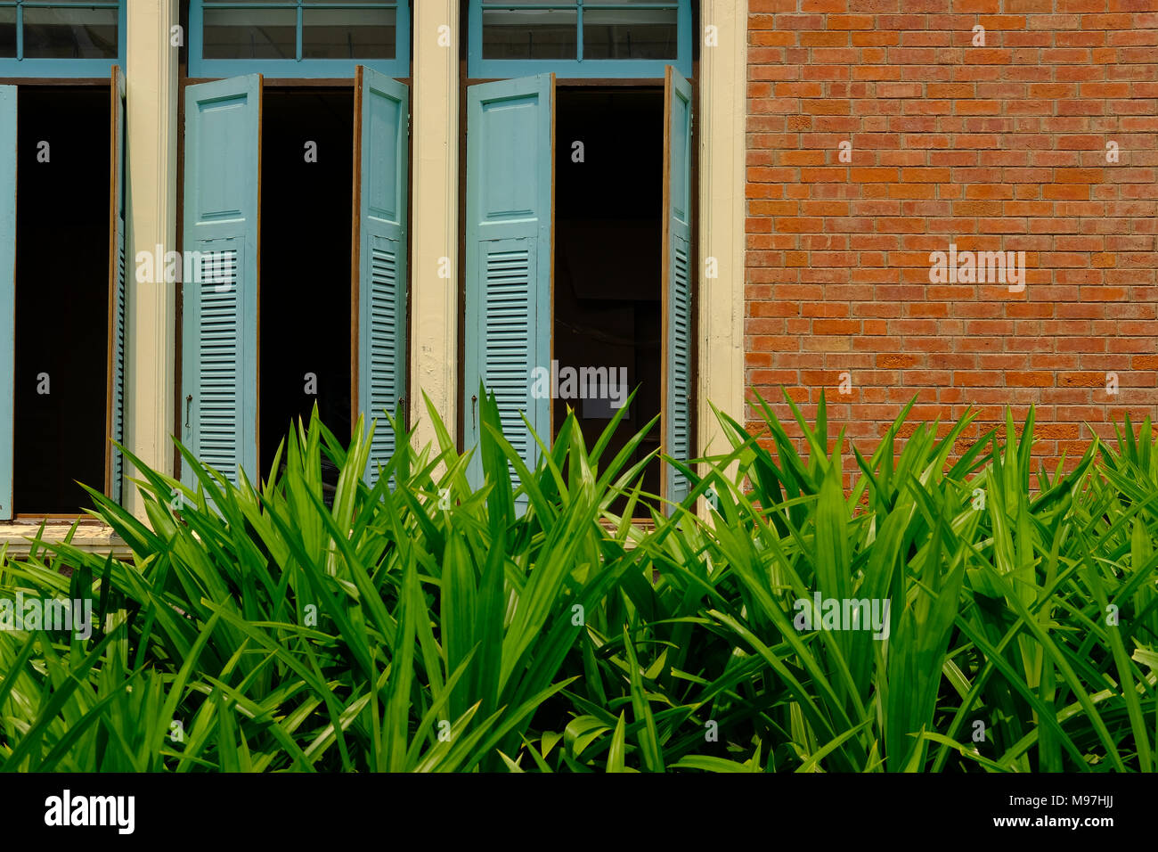 Louver window hi-res stock photography and images - Alamy