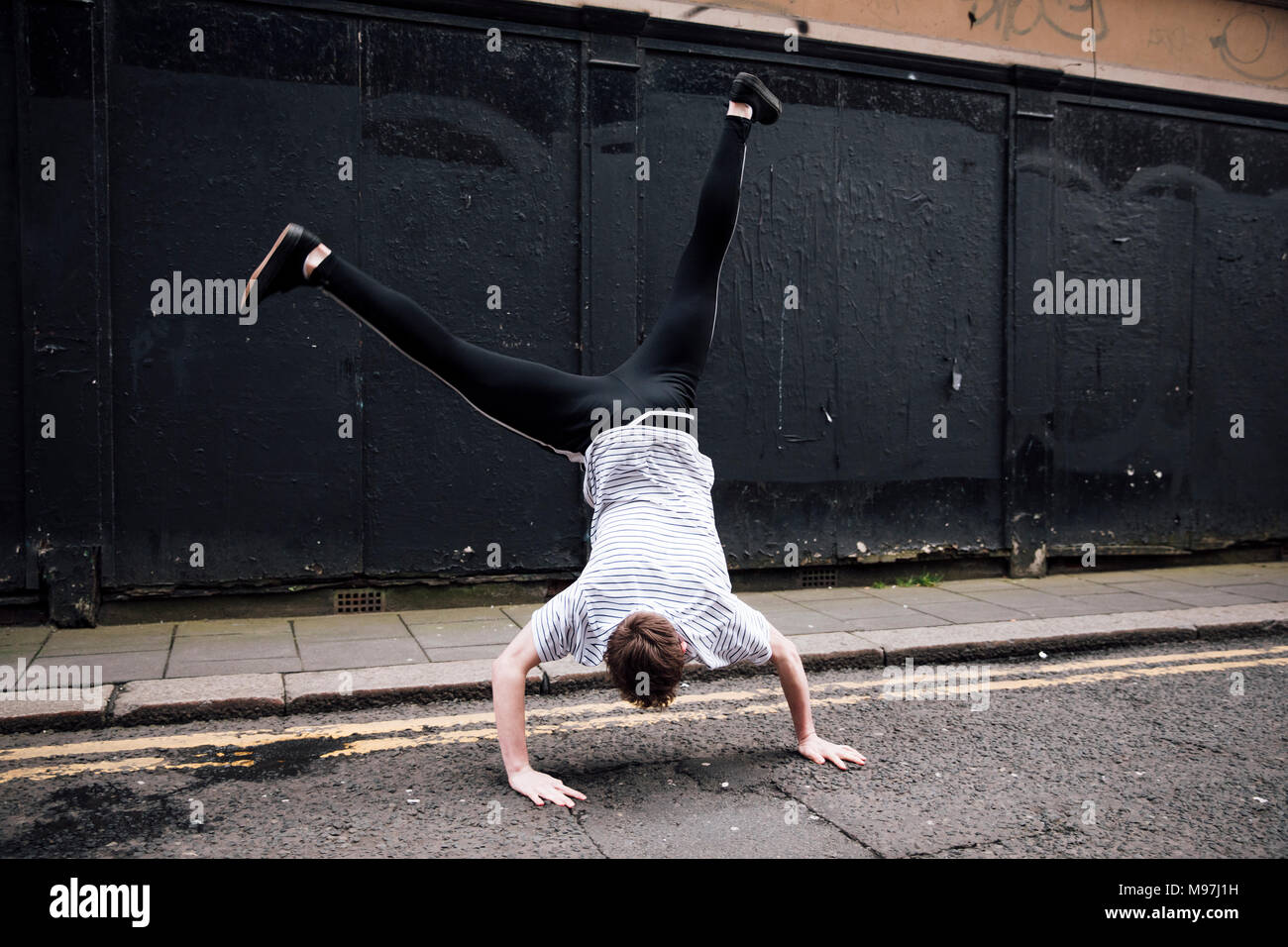 Cartwheel gymnastics hi-res stock photography and images - Alamy