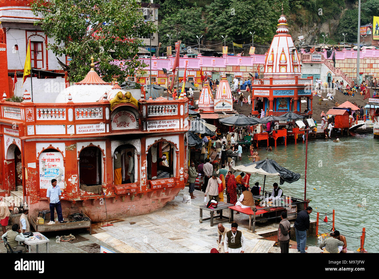 India uttarakhand haridwar pilgrims bathing hi-res stock photography ...