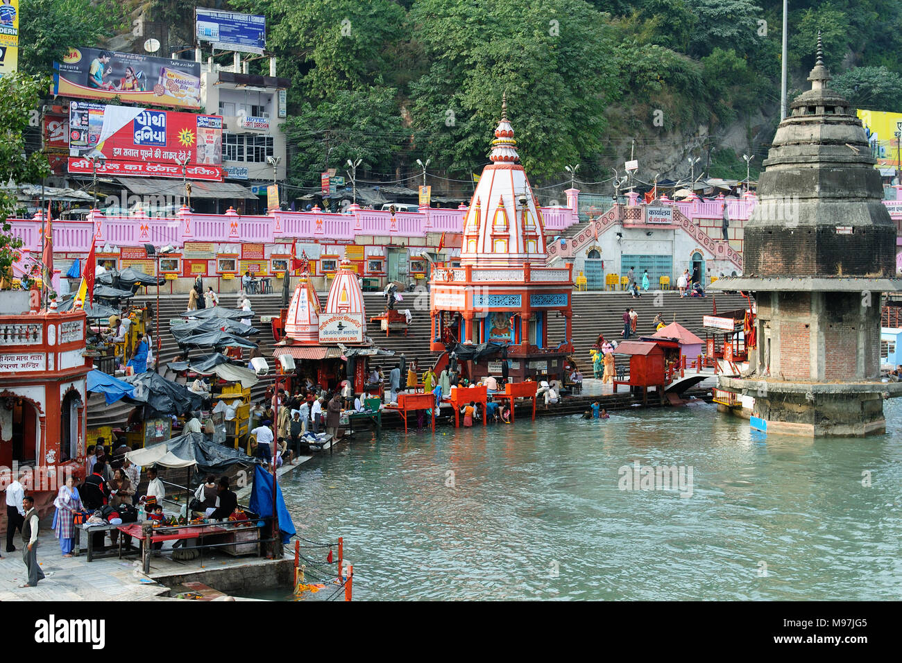 India uttarakhand haridwar pilgrims bathing hi-res stock photography ...