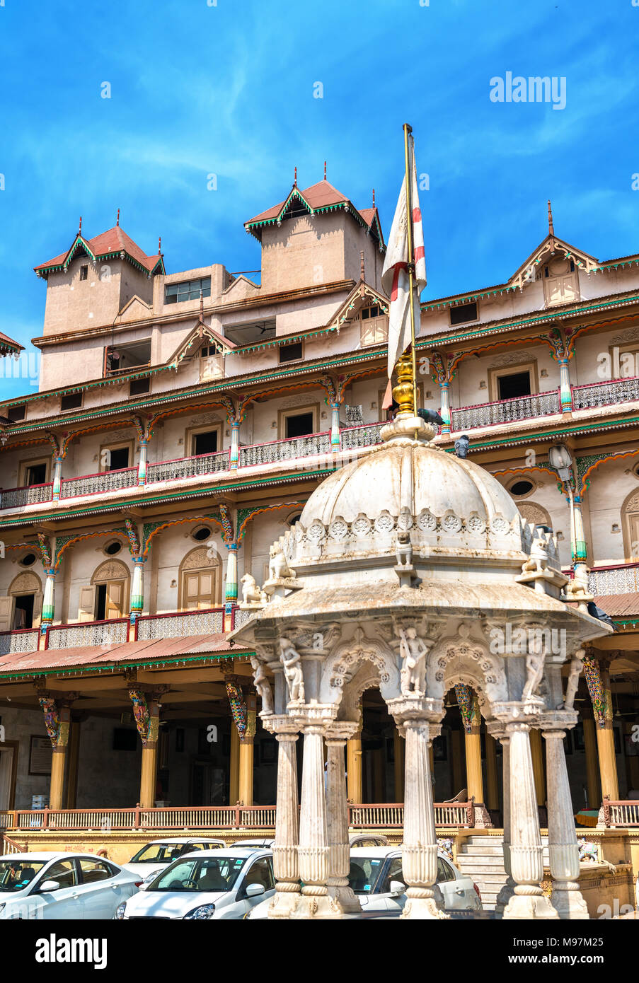 Kalupur swaminarayan mandir hi-res stock photography and images - Alamy
