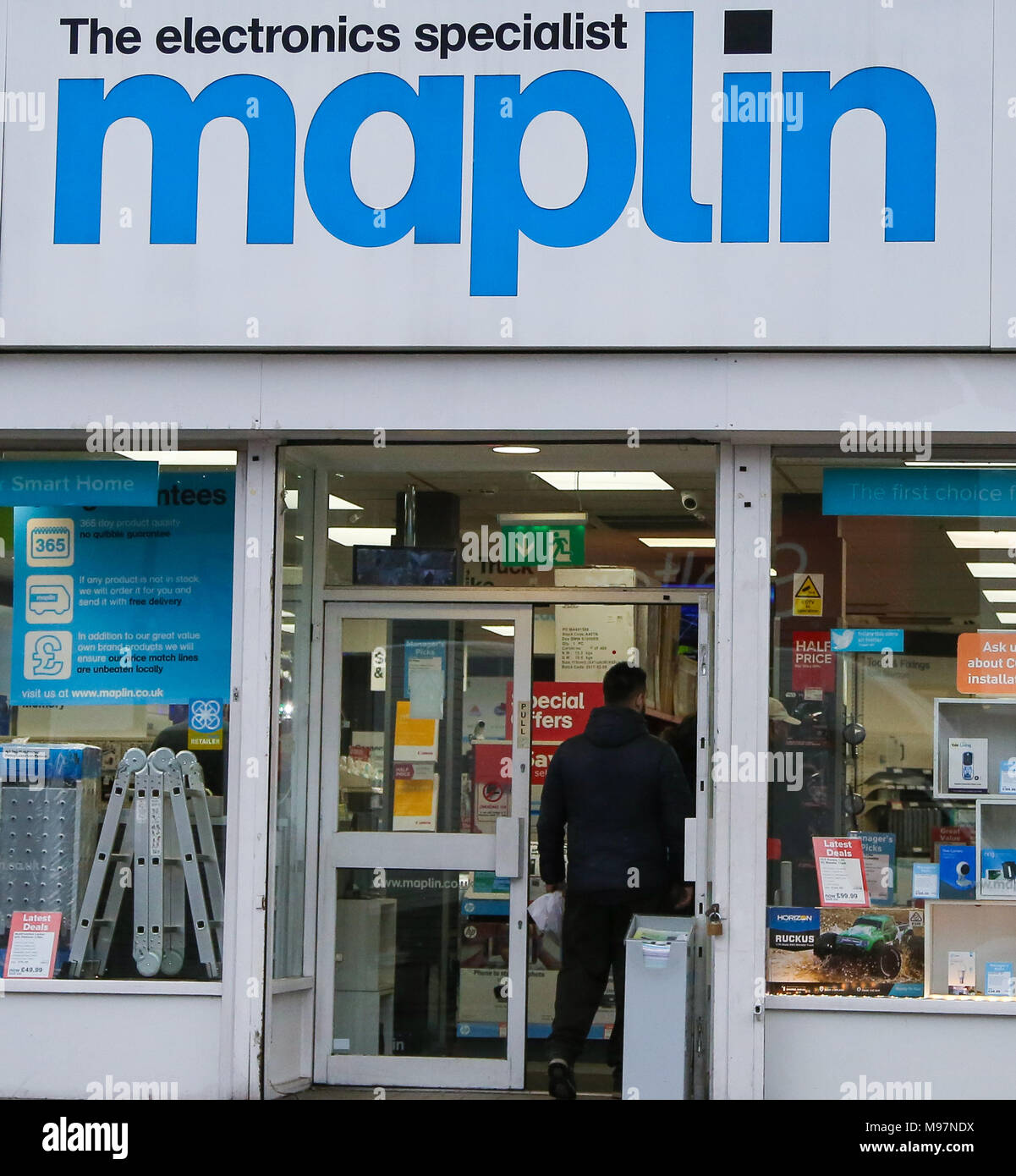 High street electronics stores hi-res stock photography and images - Alamy