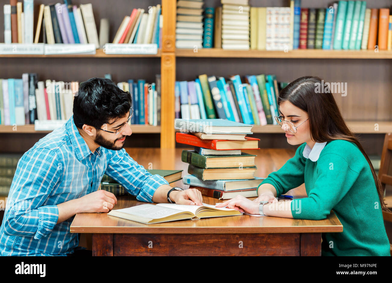 Pairwork hi-res stock photography and images - Alamy