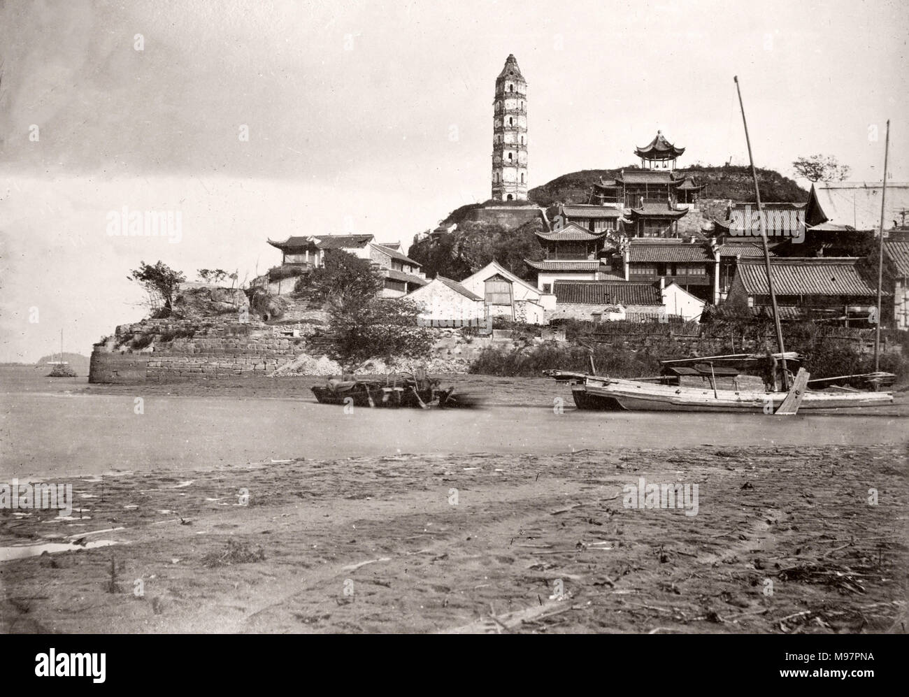 China wharf historical hi-res stock photography and images - Alamy