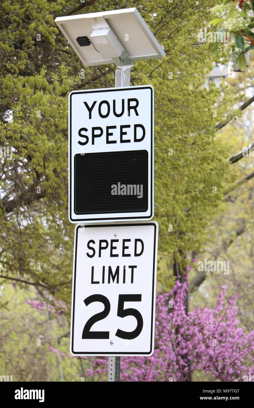 Solar powered traffic sign hi-res stock photography and images - Alamy