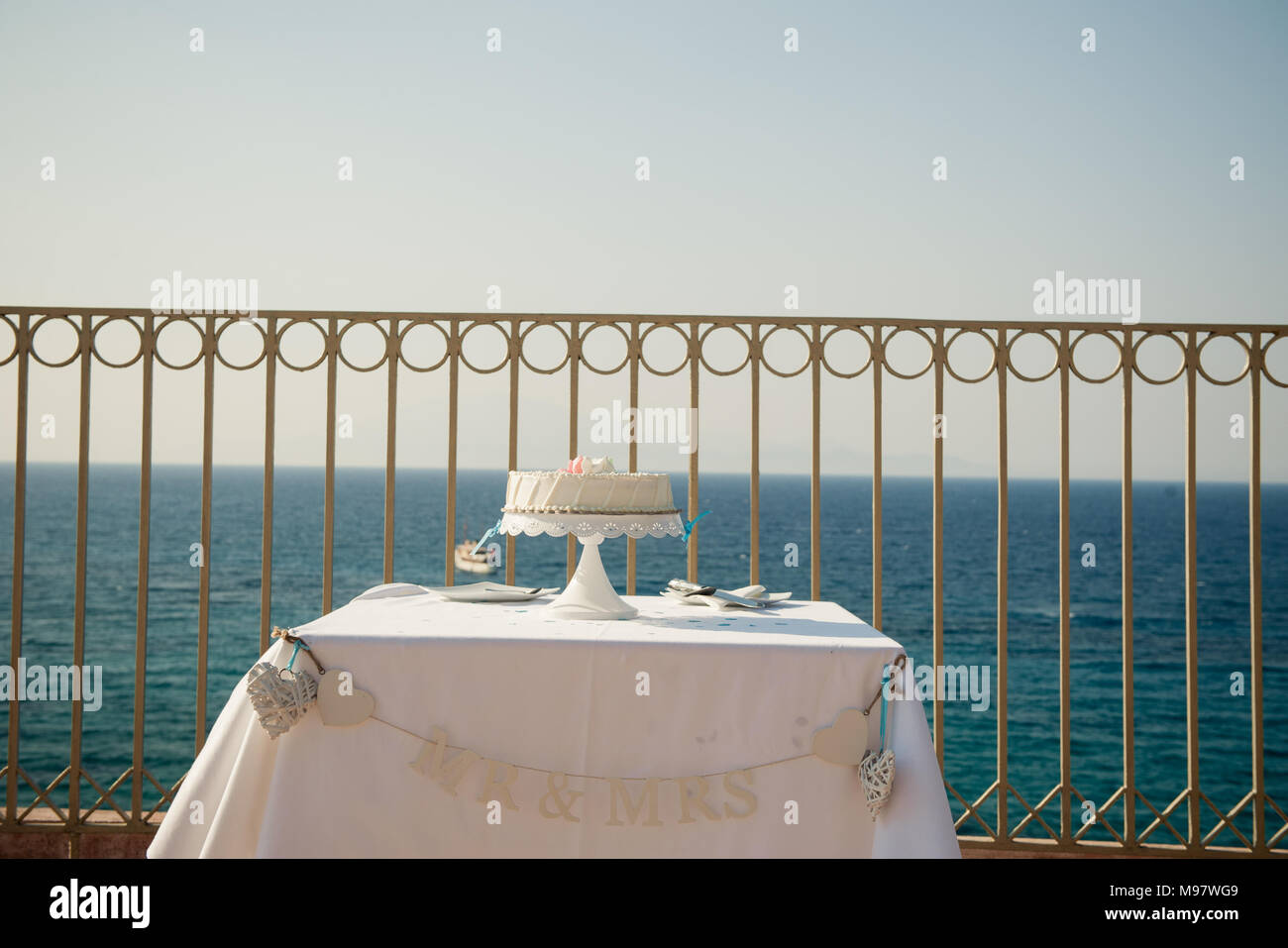 A delicious looking wedding cake Stock Photo - Alamy