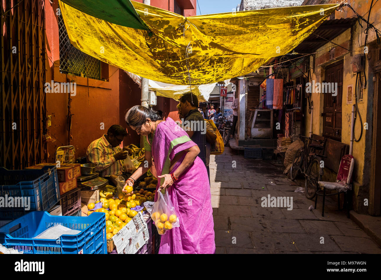 India varanasi local market hi-res stock photography and images - Alamy