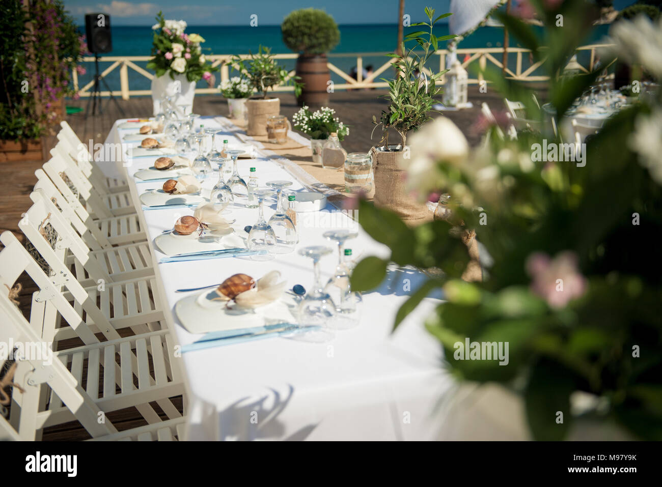 Beautiful table settings for your wedding Stock Photo - Alamy