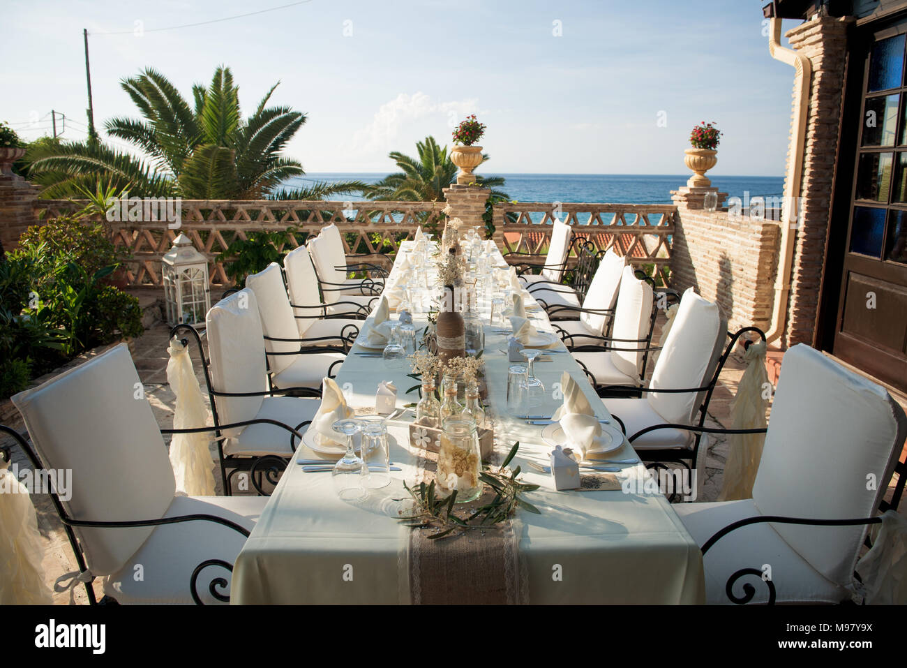 Beautiful table settings for your wedding Stock Photo - Alamy