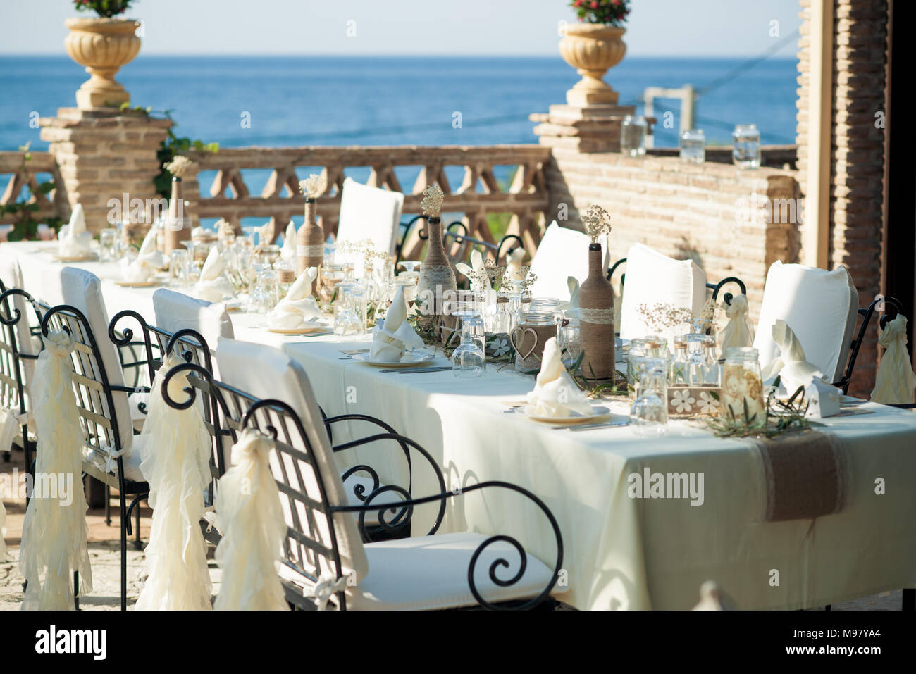 Beautiful table settings for your wedding Stock Photo - Alamy