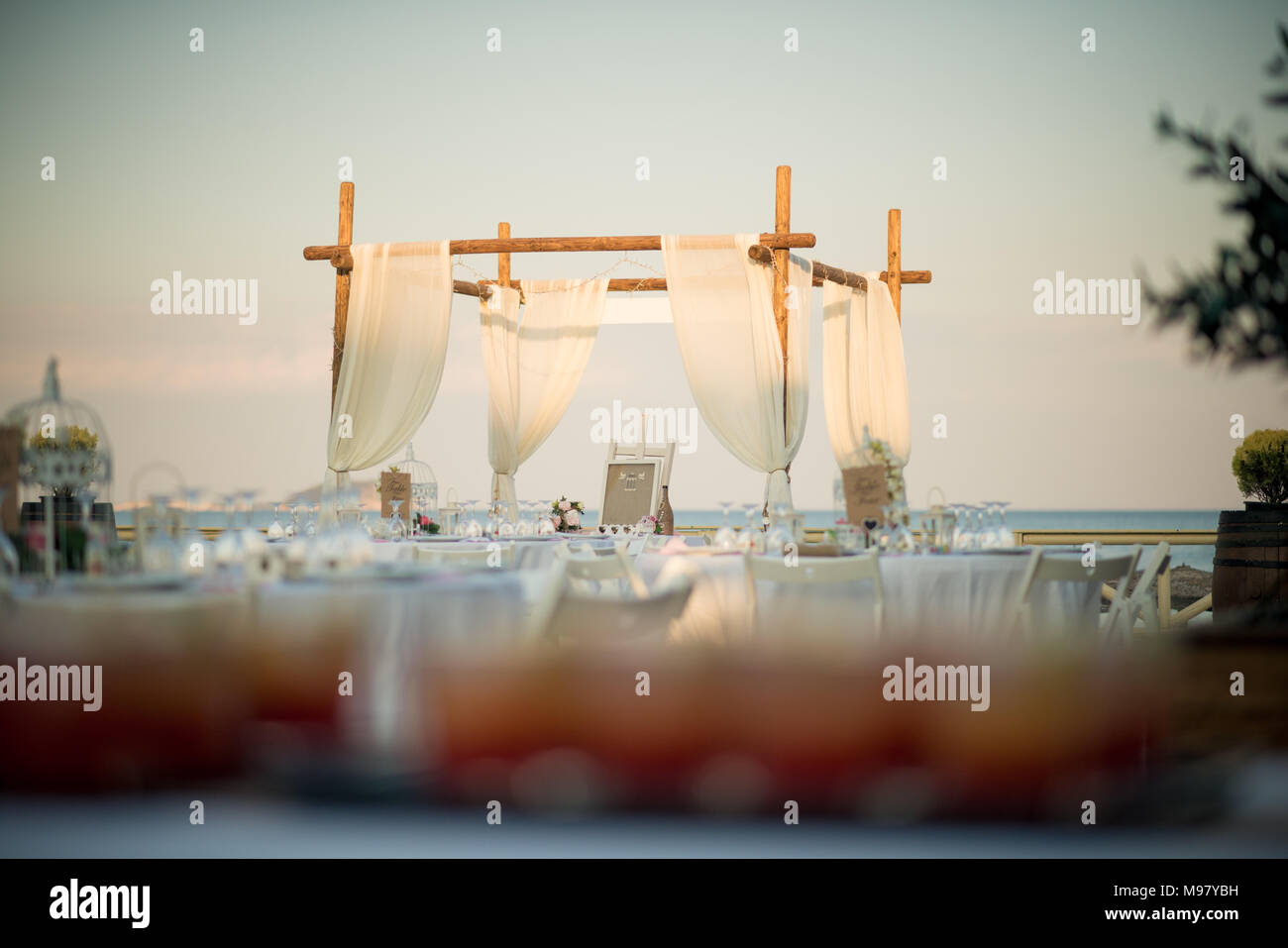 Beautiful table settings for your wedding Stock Photo - Alamy