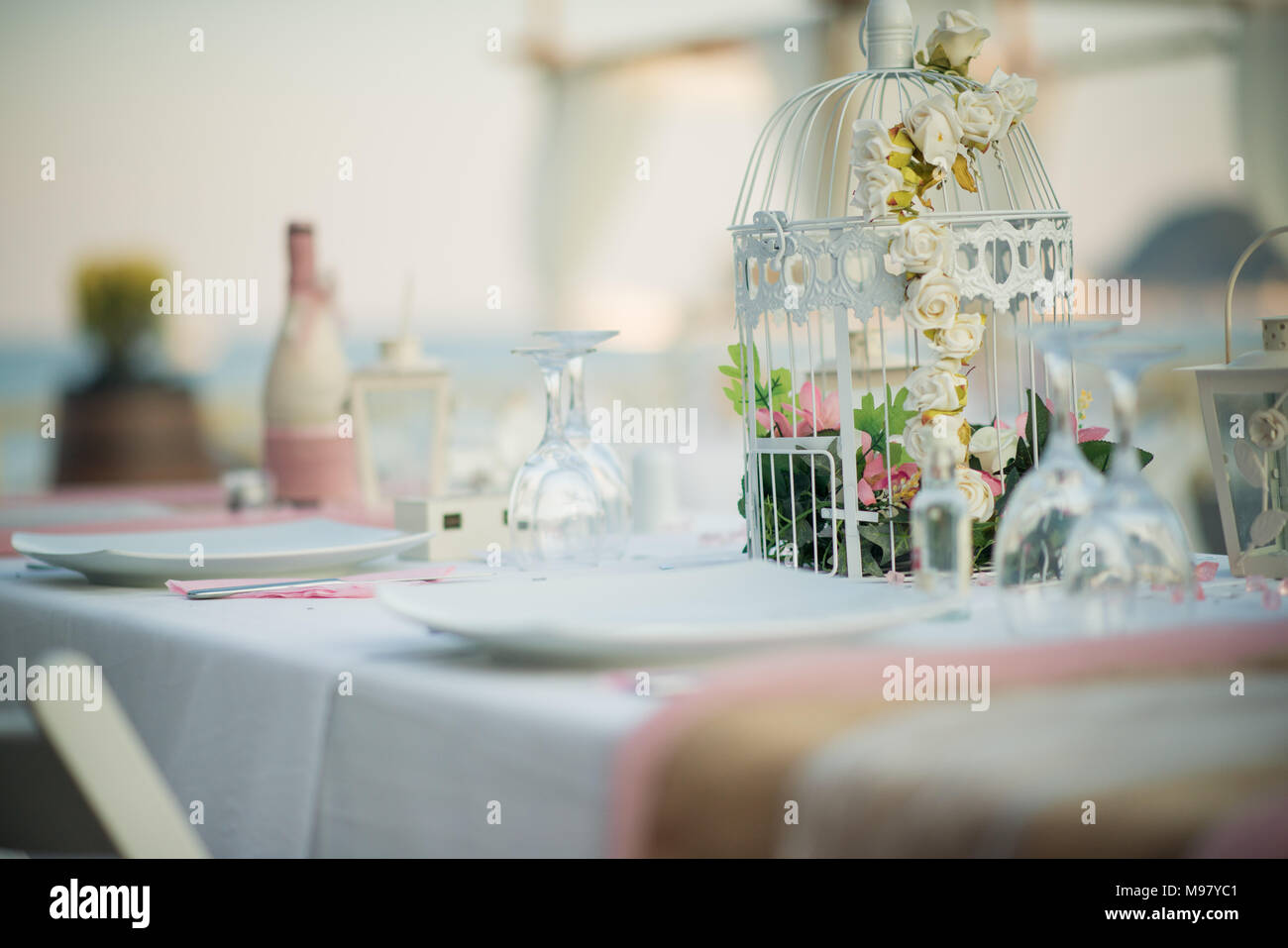 Beautiful table settings for your wedding Stock Photo - Alamy