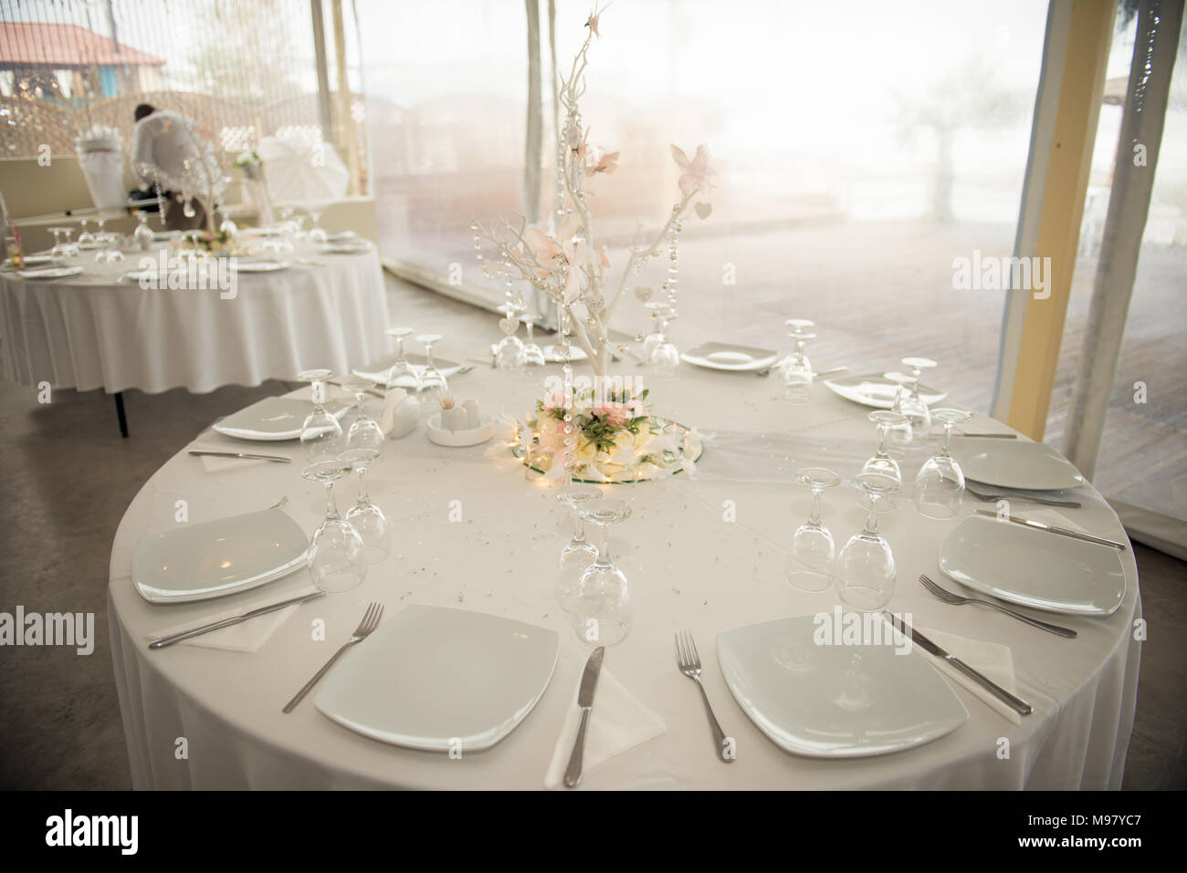 Beautiful table settings for your wedding Stock Photo - Alamy