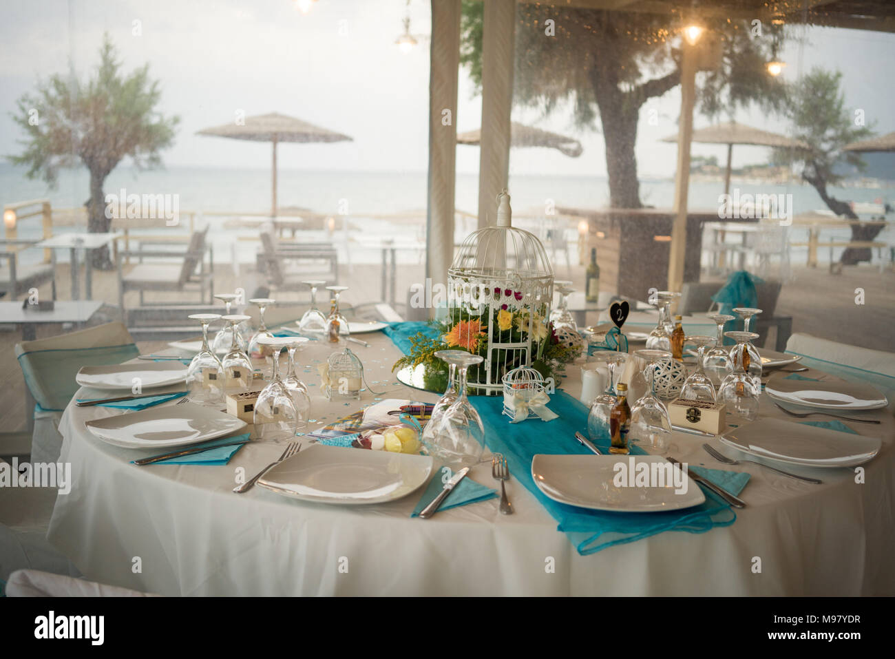 Beautiful table settings for your wedding Stock Photo - Alamy