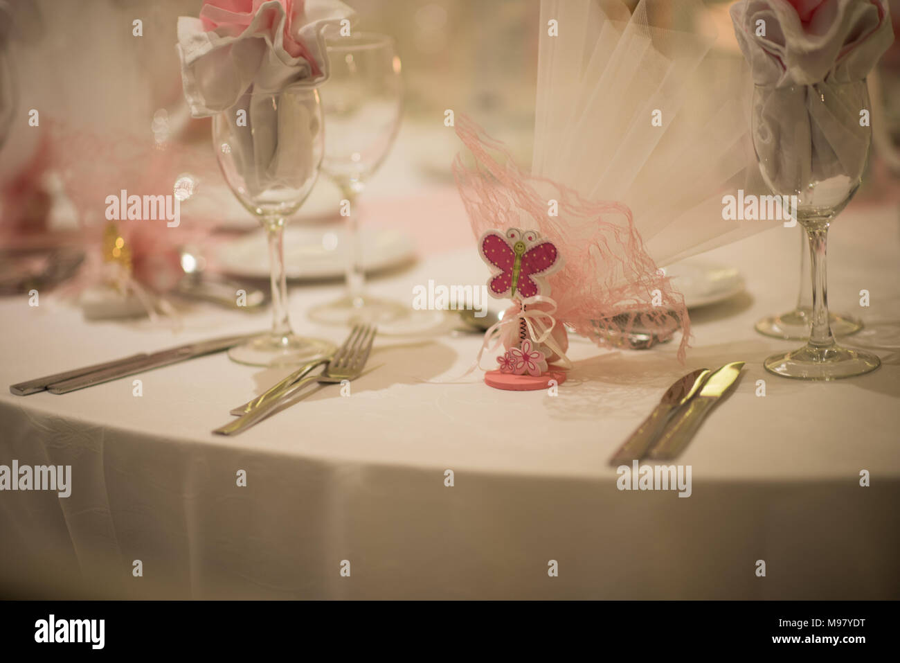 Beautiful table settings for your wedding Stock Photo - Alamy