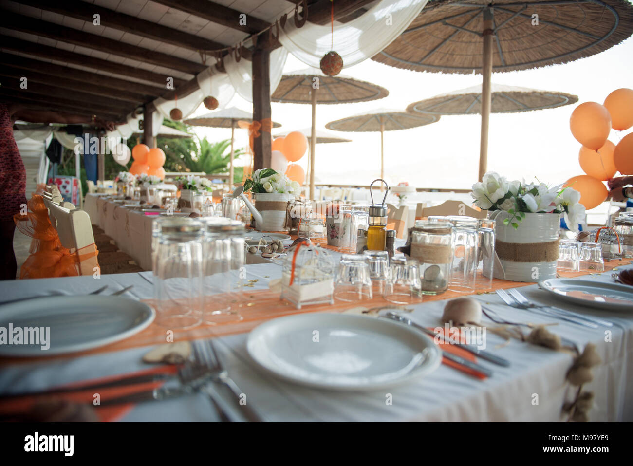 Beautiful table settings for your wedding Stock Photo - Alamy