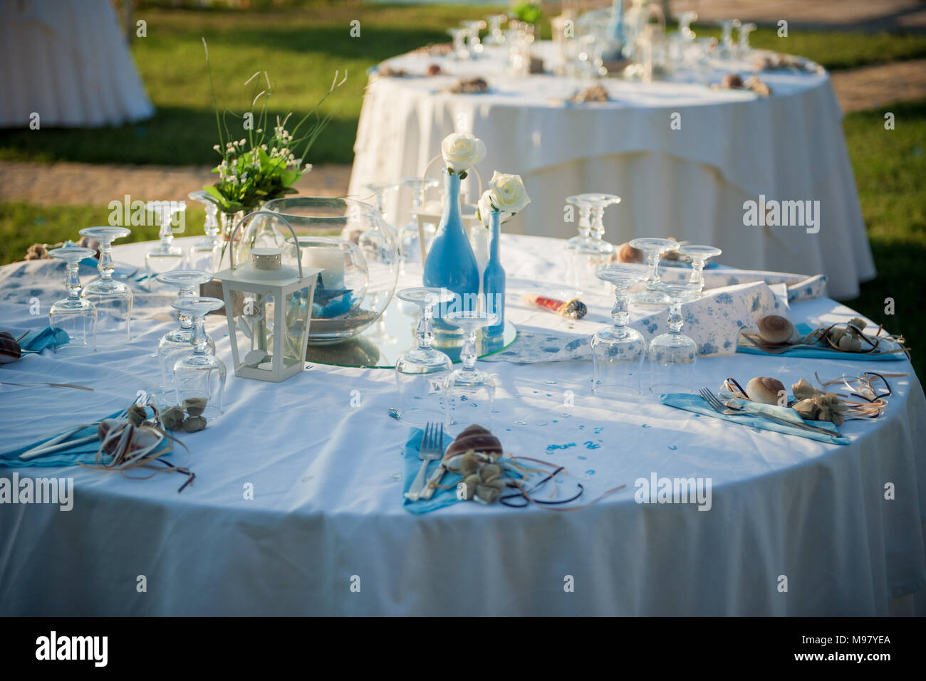 Beautiful table settings for your wedding Stock Photo - Alamy