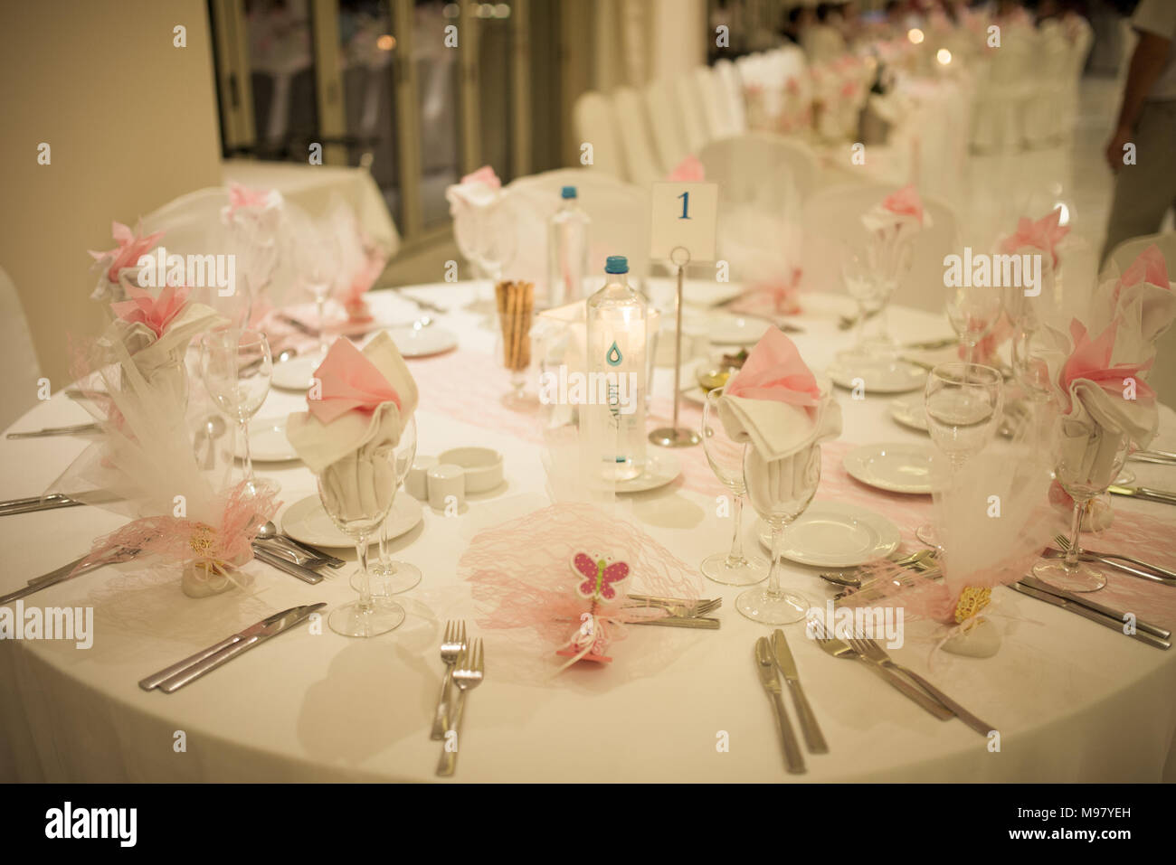 Beautiful table settings for your wedding Stock Photo - Alamy