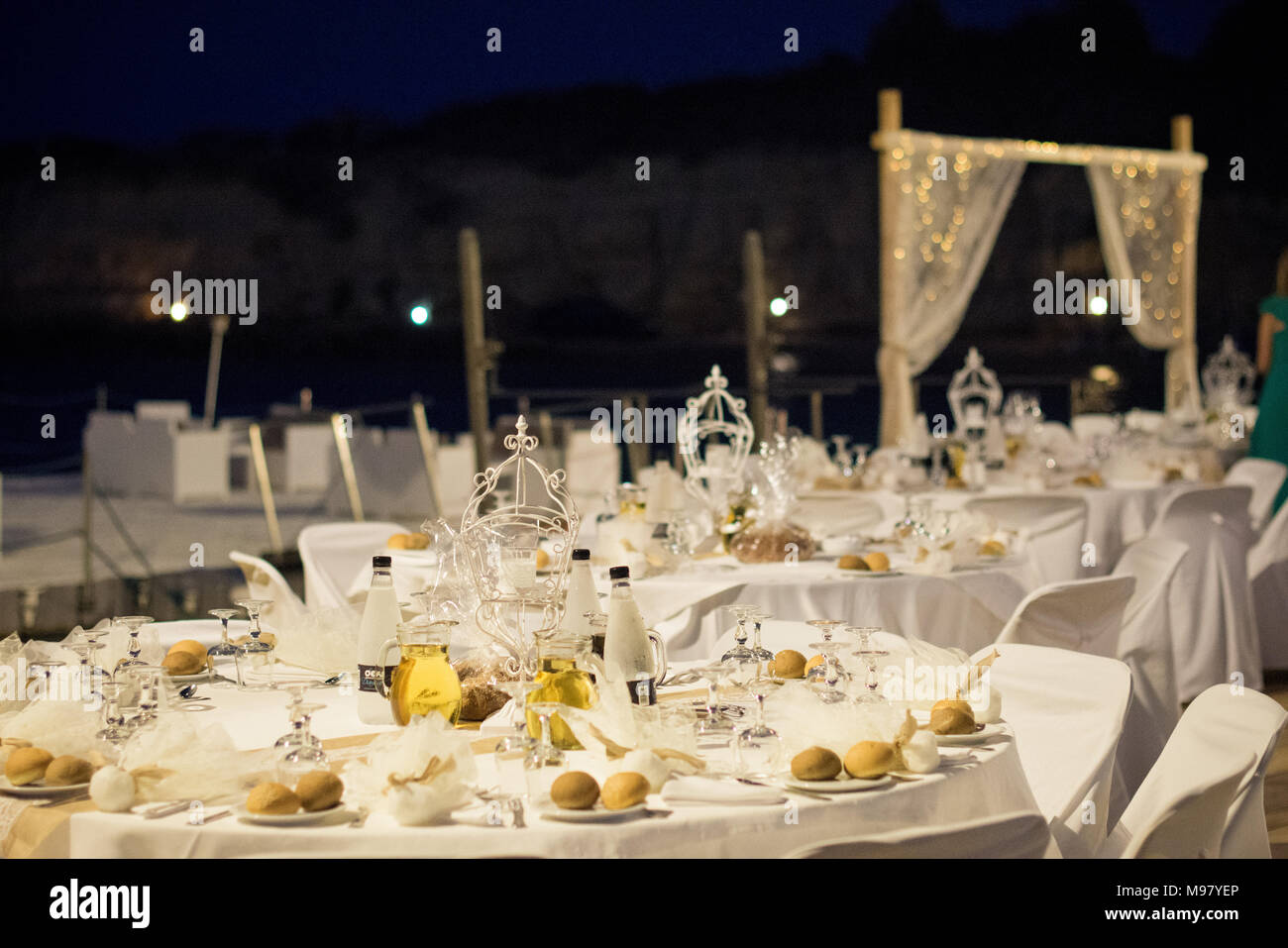 Beautiful table settings for your wedding Stock Photo - Alamy