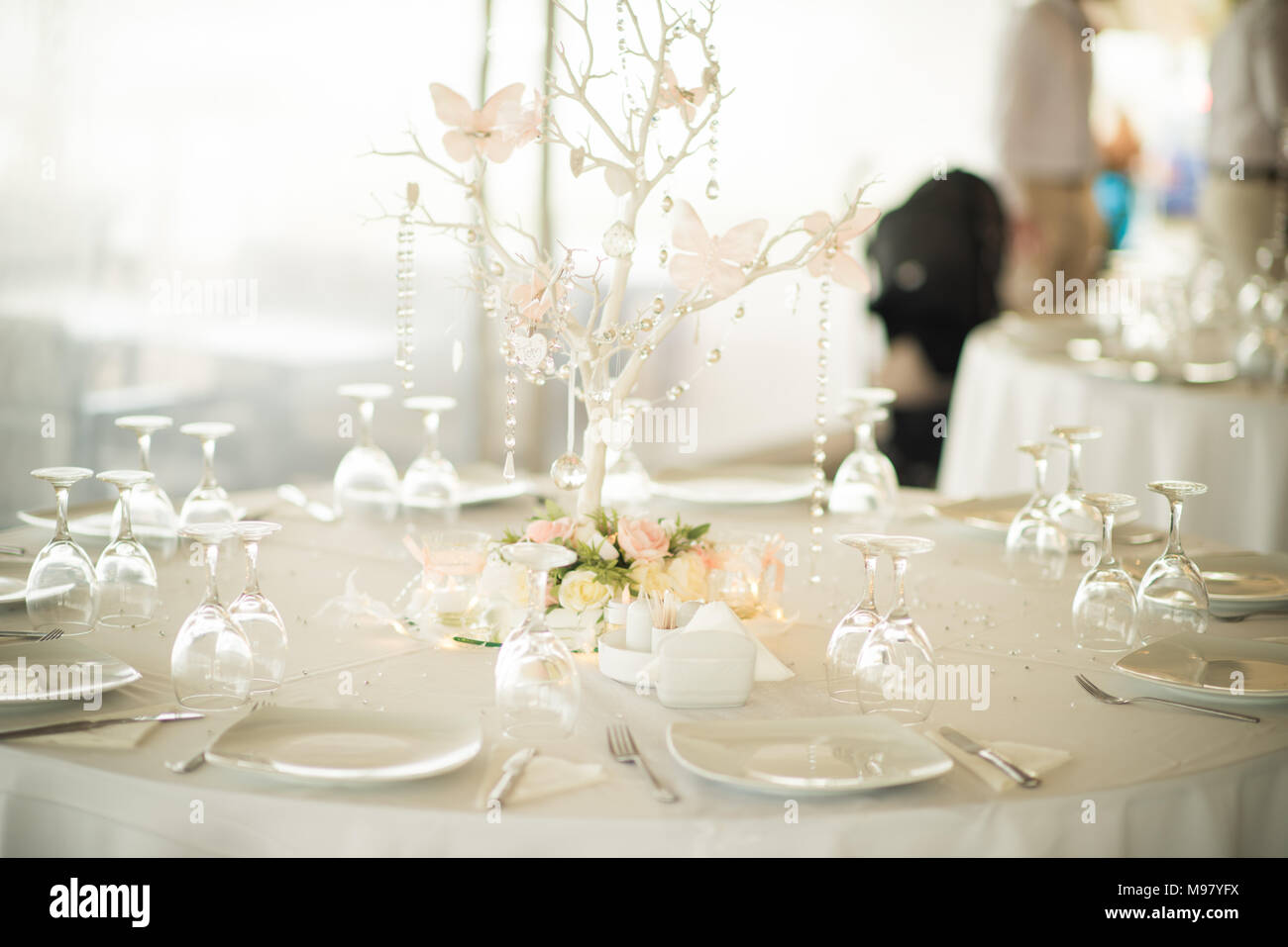 Beautiful table settings for your wedding Stock Photo - Alamy
