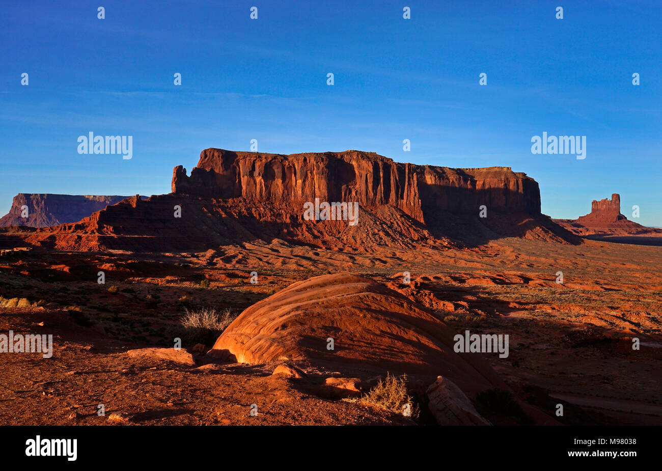 Navajo tribal park monument valley hi-res stock photography and images ...
