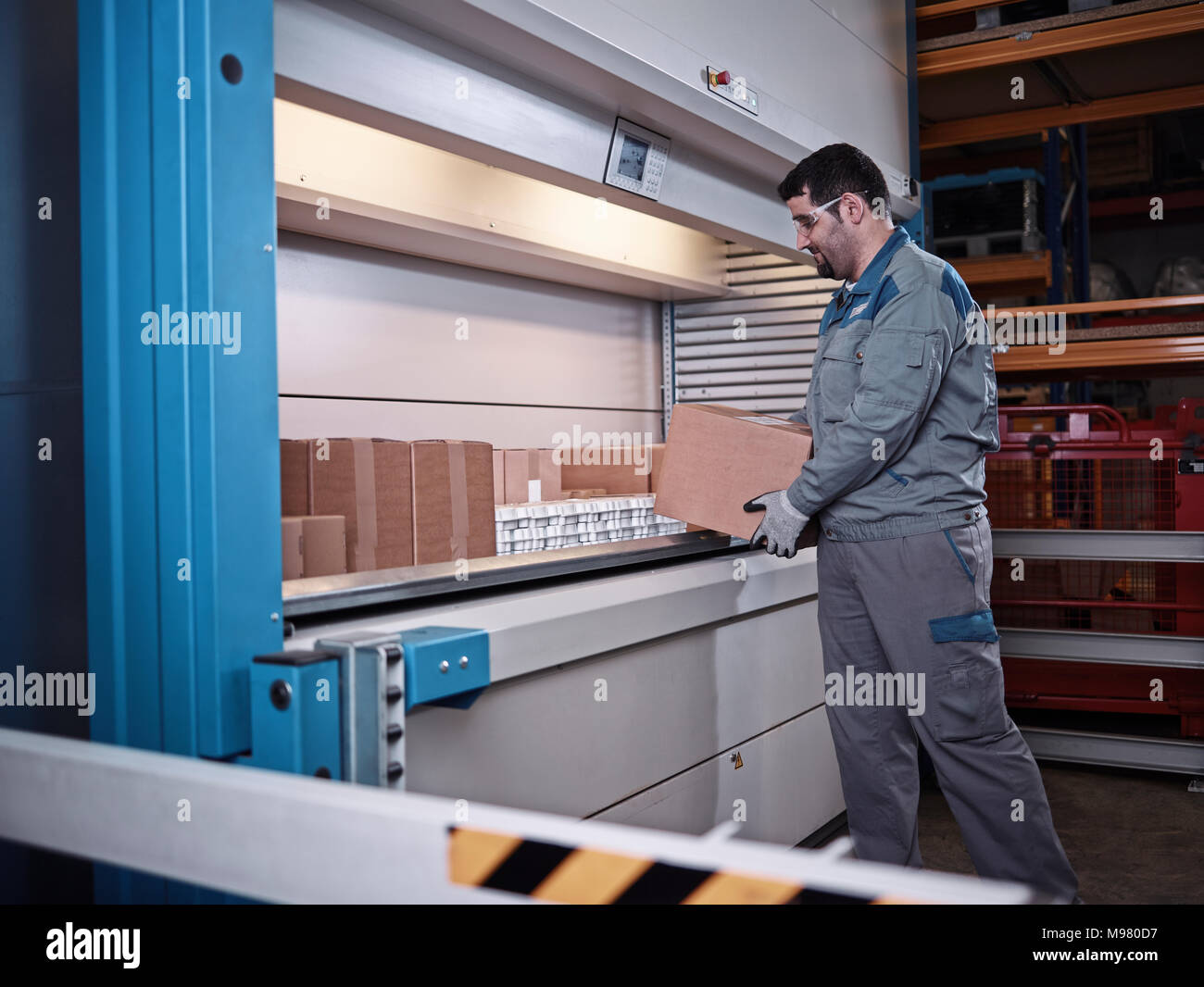 Parcel sorting hi-res stock photography and images - Alamy