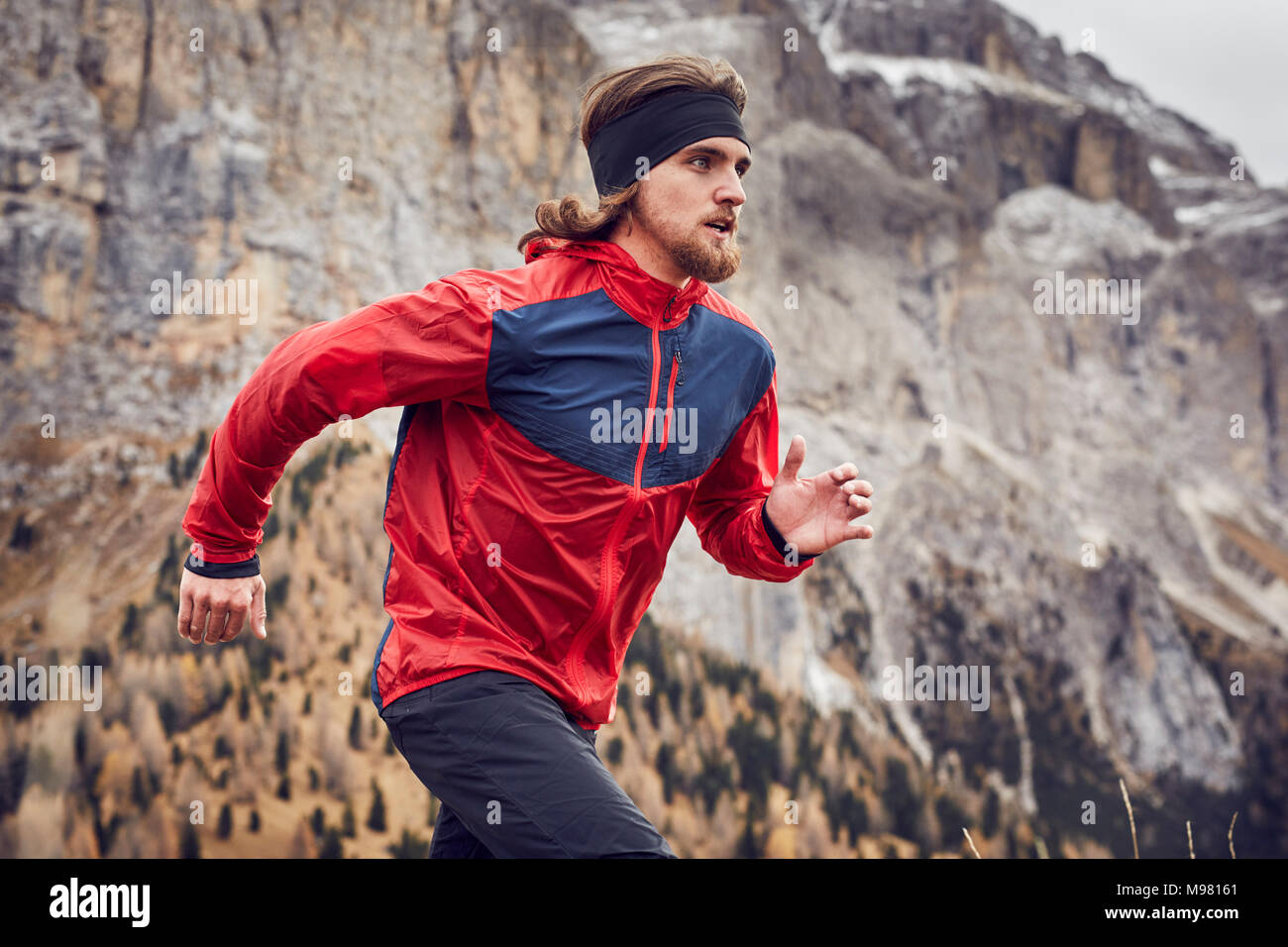 Man running hi-res stock photography and images - Alamy
