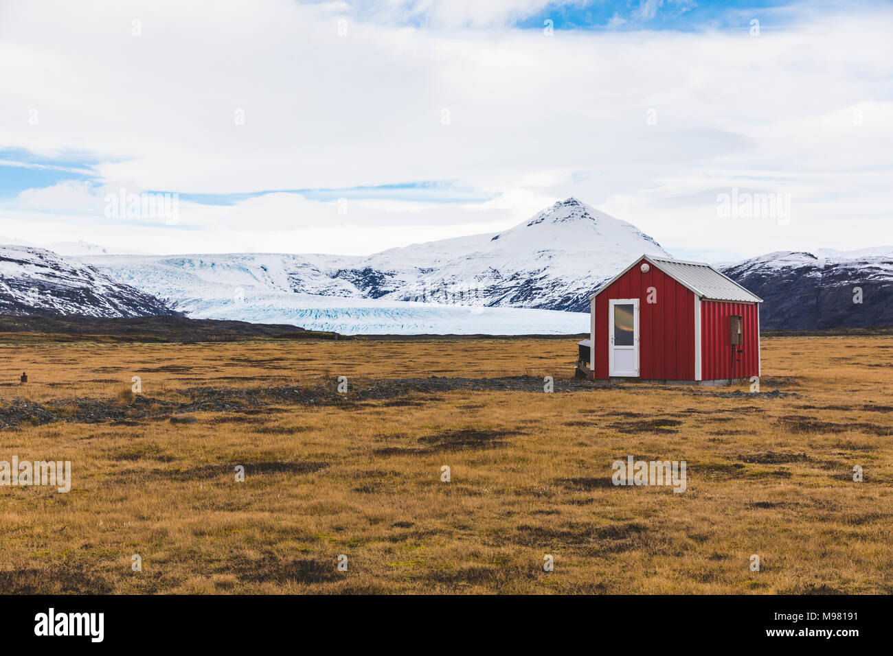 Barn mountain glacier hi-res stock photography and images - Alamy