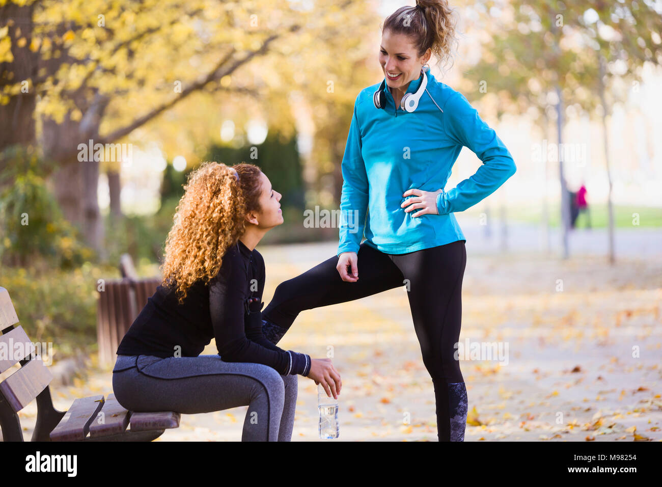 Women talking hi-res stock photography and images - Alamy