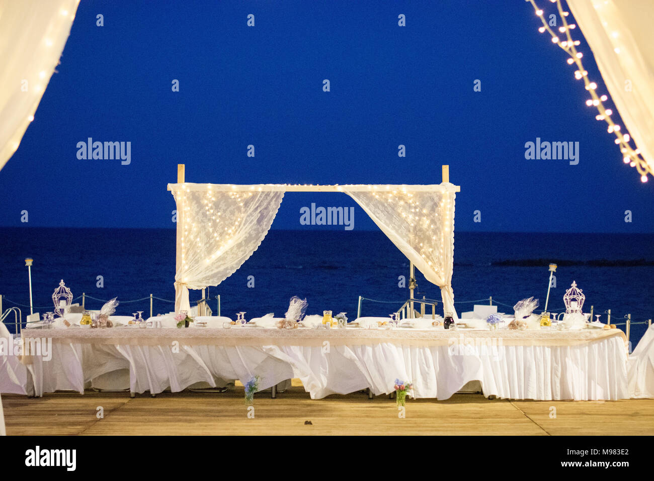 A stunning summer wedding reception Stock Photo - Alamy