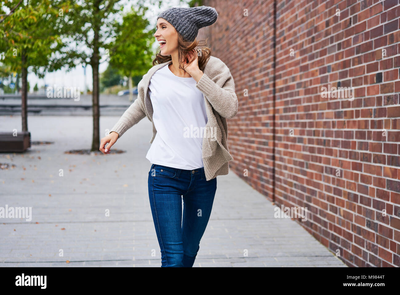 Photography woman on street hi-res stock photography and images - Alamy