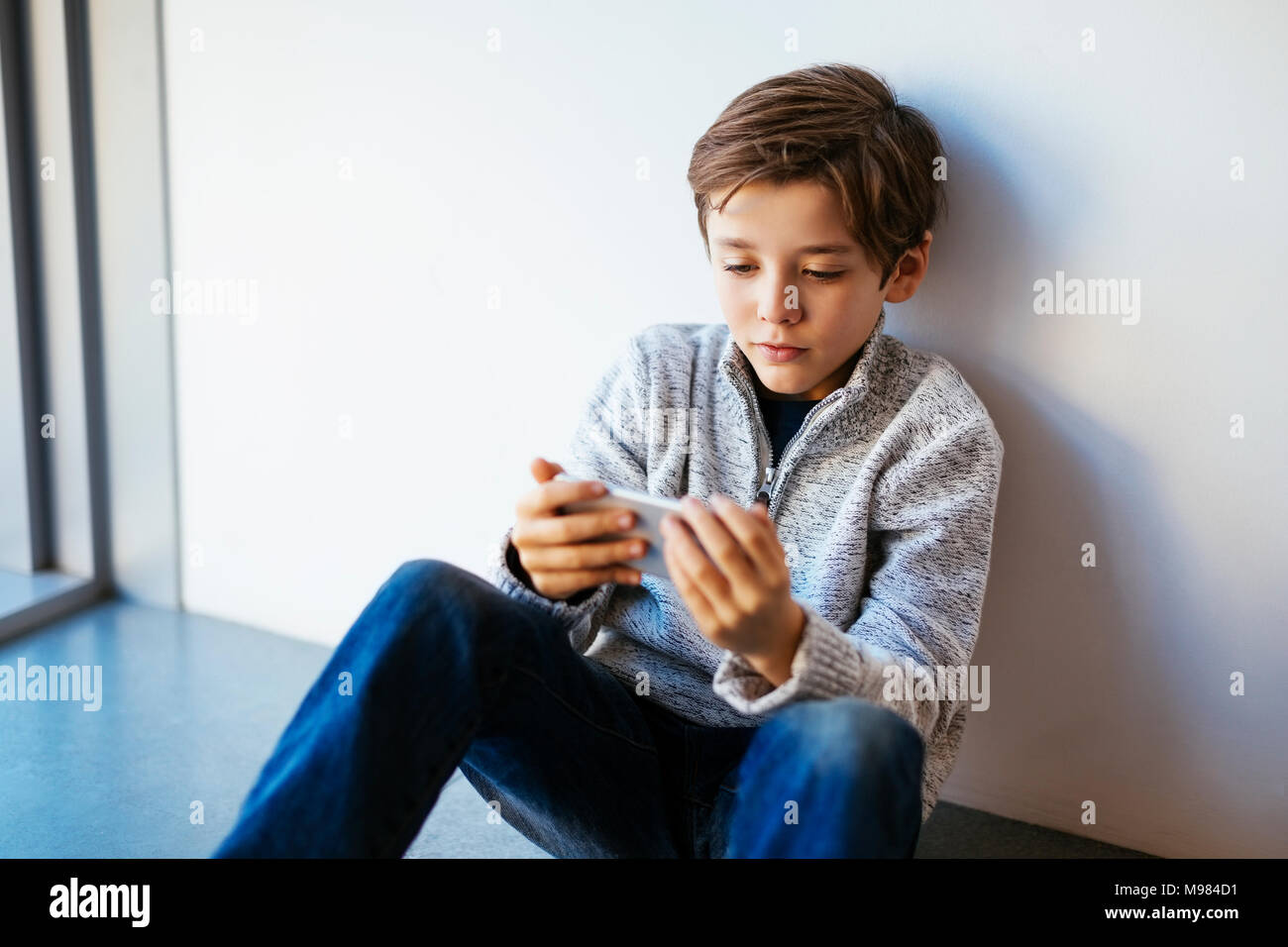 Boy looking at ground hi-res stock photography and images - Alamy