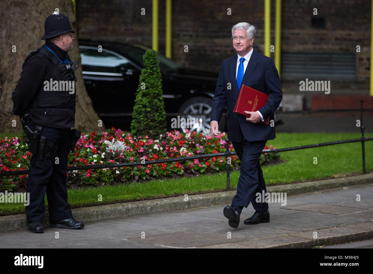 Defence secretary sir michael fallon arriving 10 downing street hi-res ...